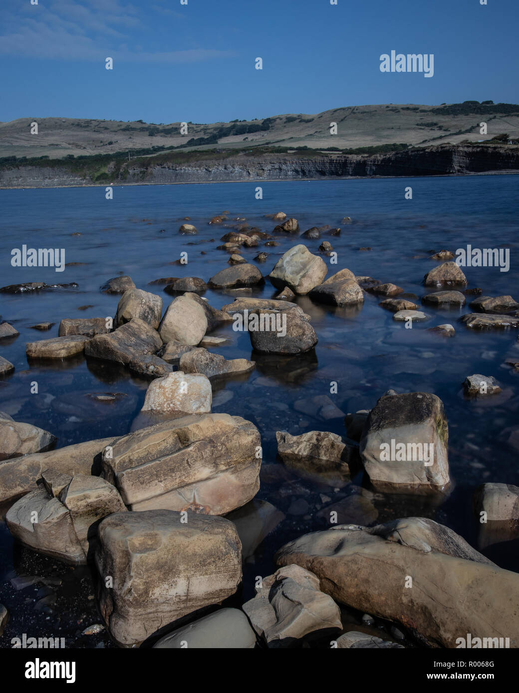 Water around rocks hi-res stock photography and images - Alamy