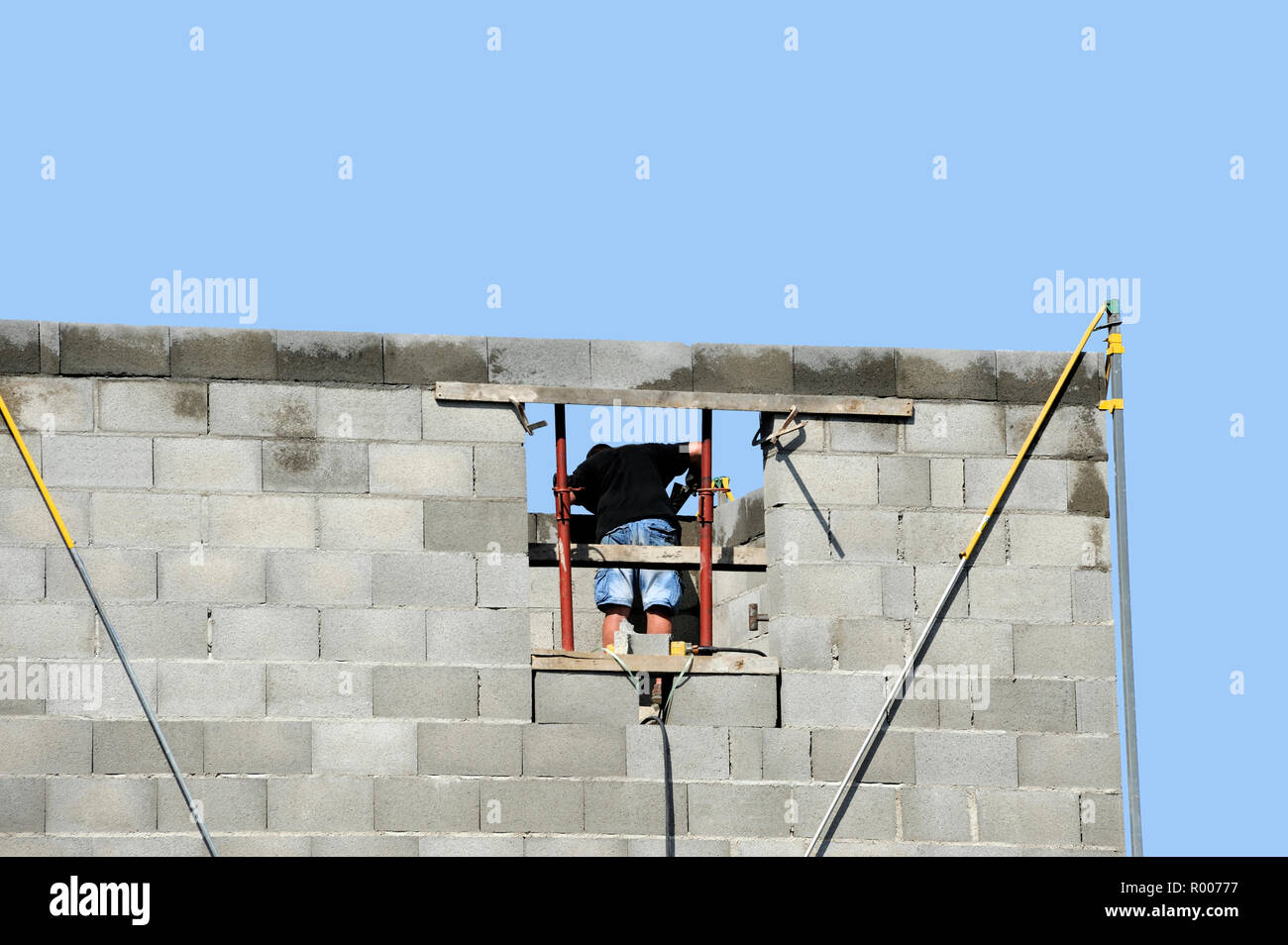 Row of bricks hi-res stock photography and images - Alamy