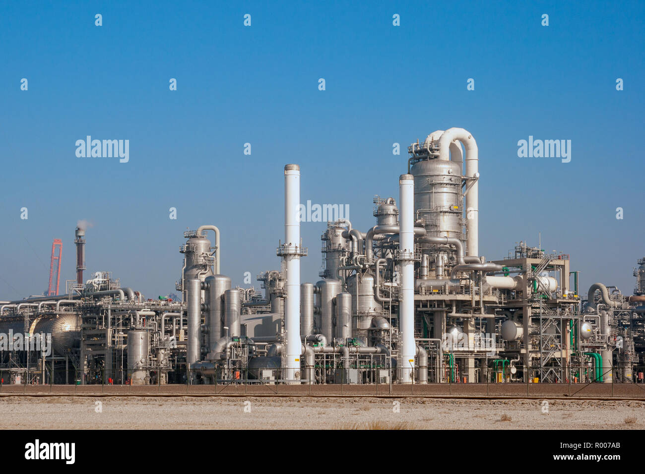 Oil Refinery Middle East Hi-res Stock Photography And, 56% OFF