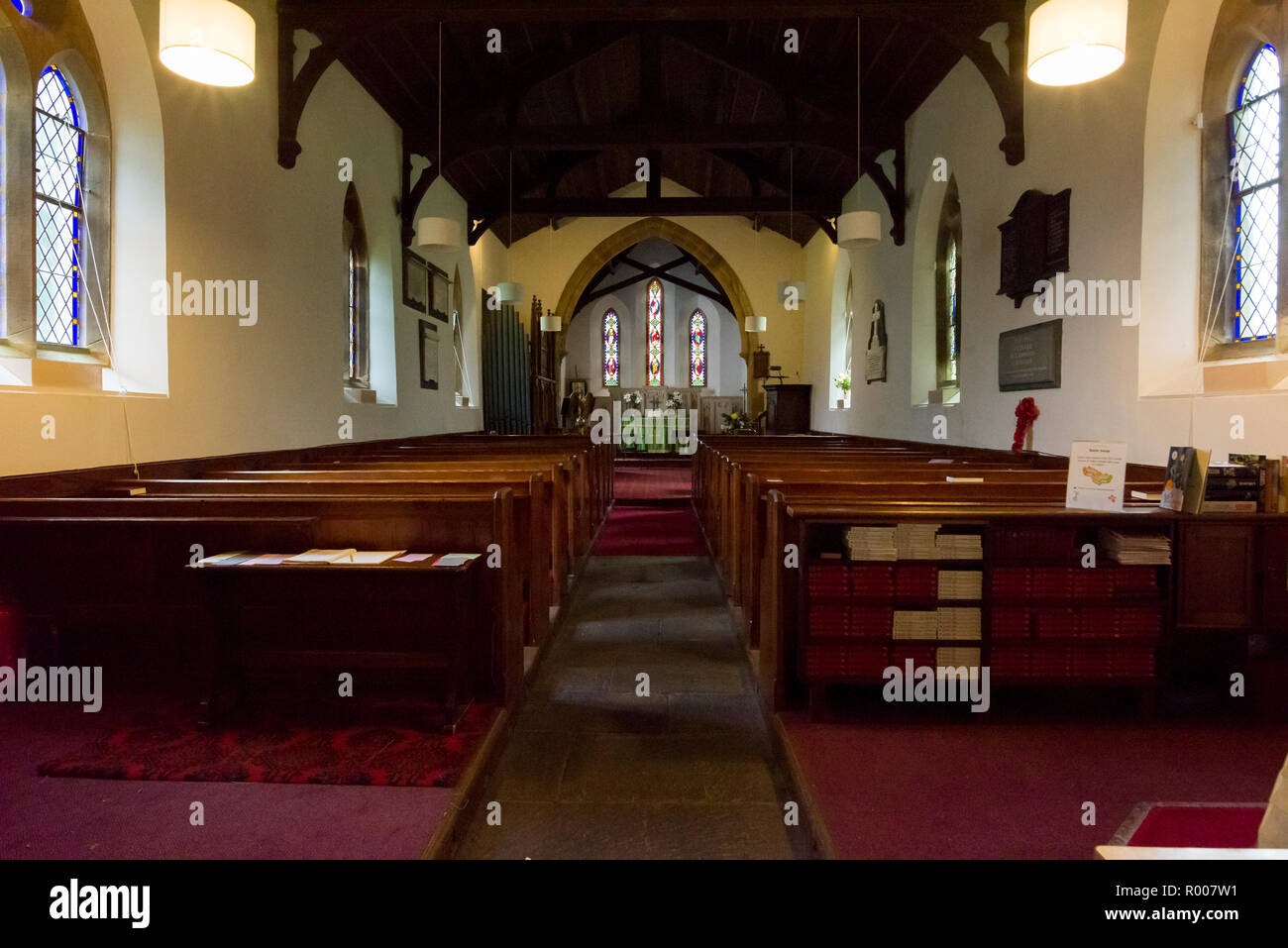English church interior hi-res stock photography and images - Alamy