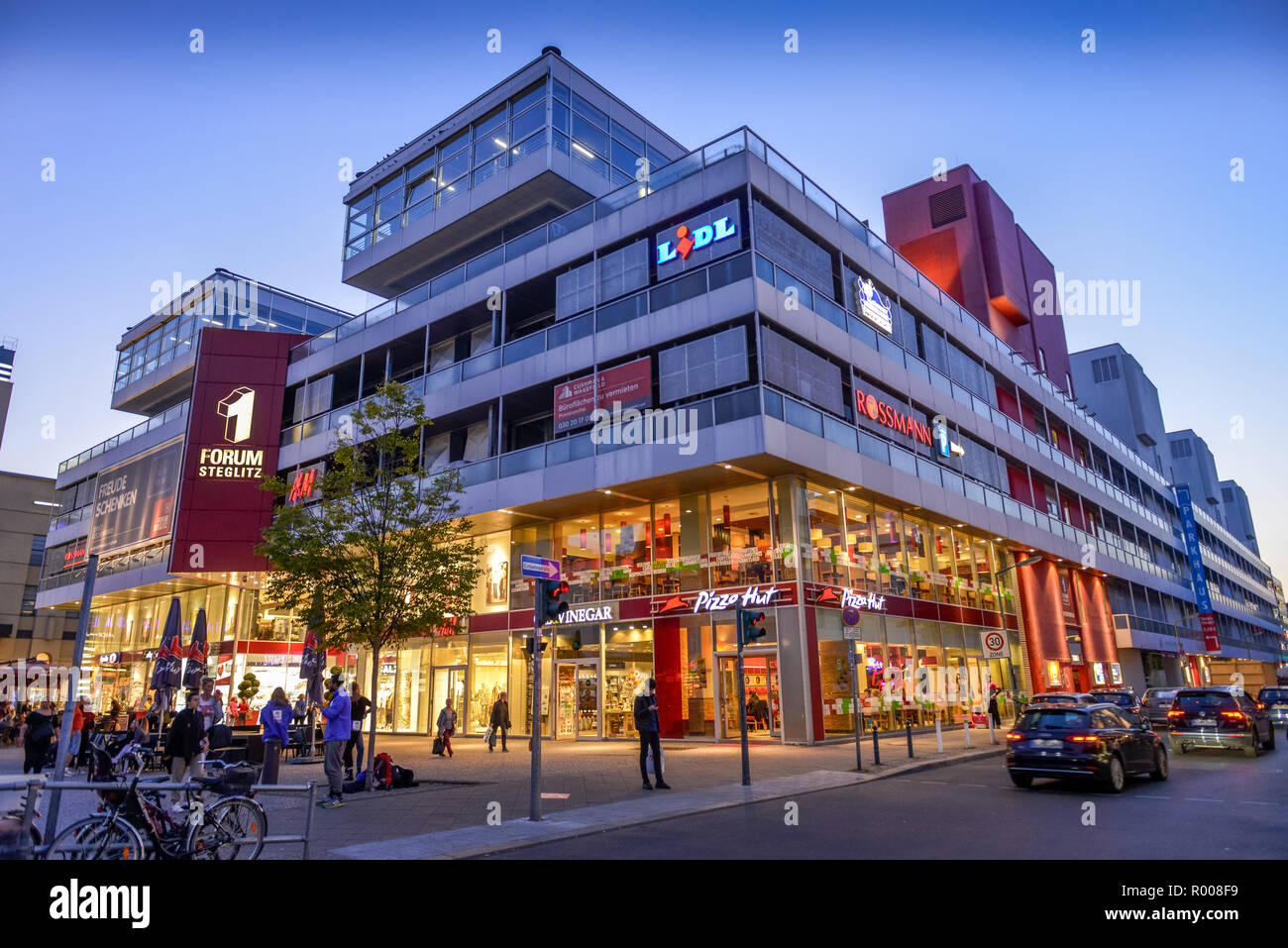 Shopping mall forum steglitz hi-res stock photography and images - Alamy