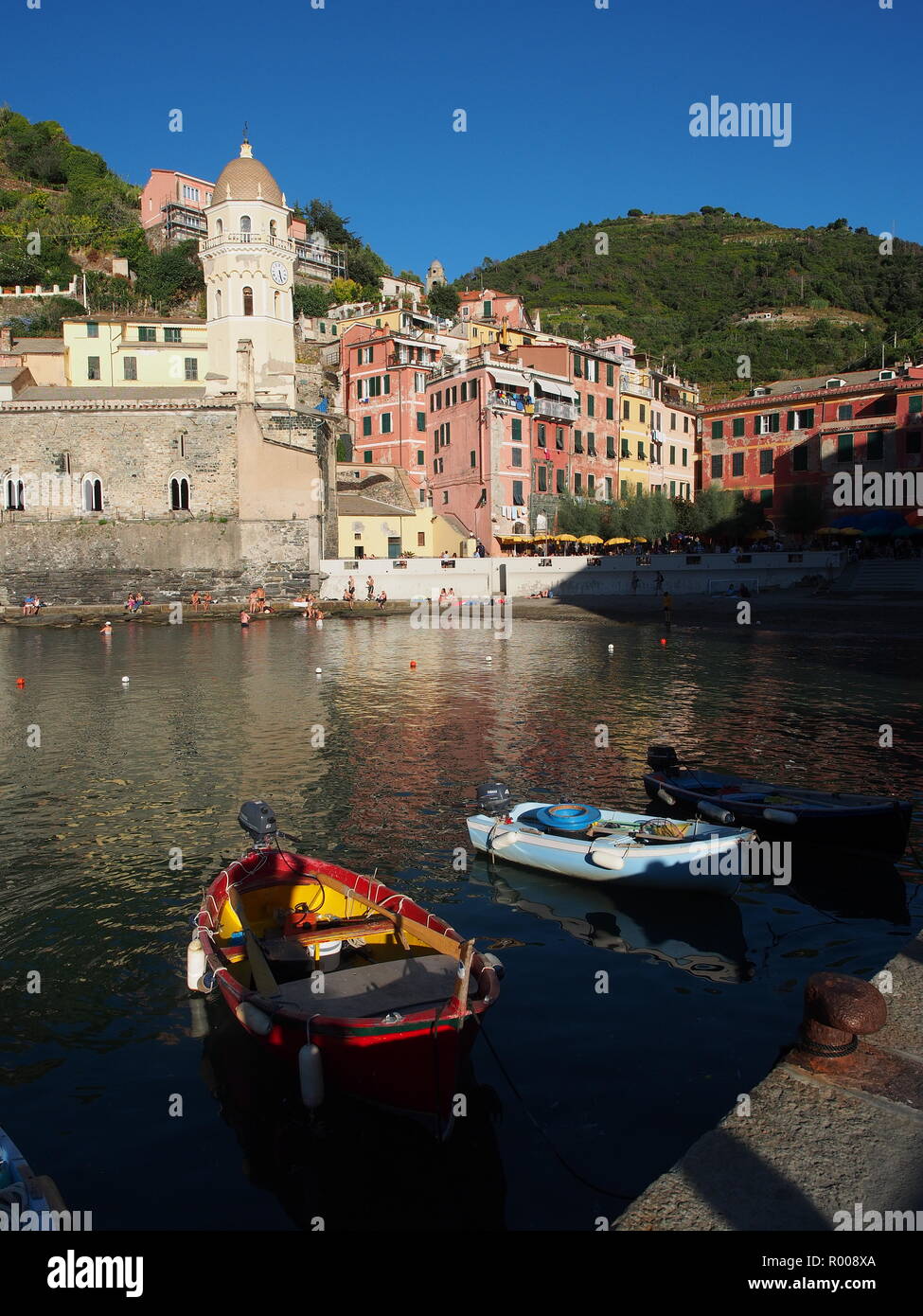 Vernazza harbour, cinque terre, italy Stock Photo - Alamy