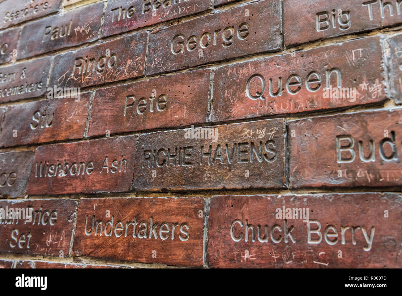Liverpool Wall of Fame, Mathew Street, Merseyside, England Stock Photo ...
