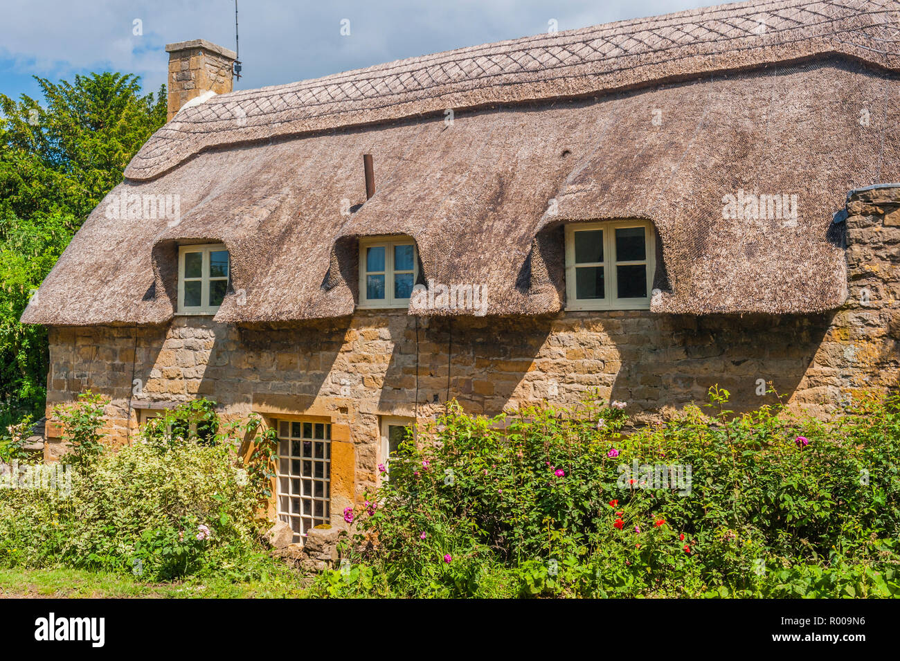 Thatched cottage in Stanway, Gloucestershire Cotswolds, England Stock ...