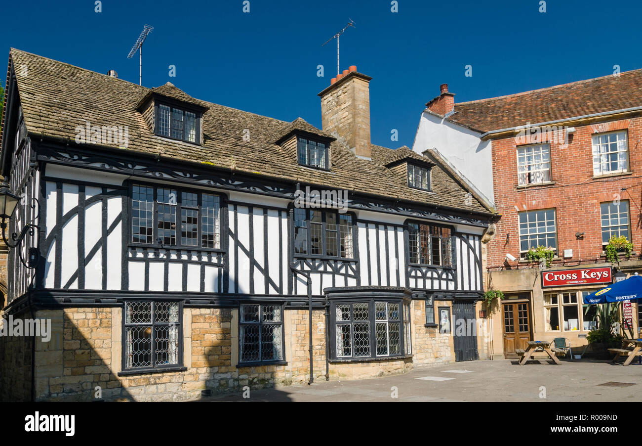Timber medieval building hi-res stock photography and images - Alamy
