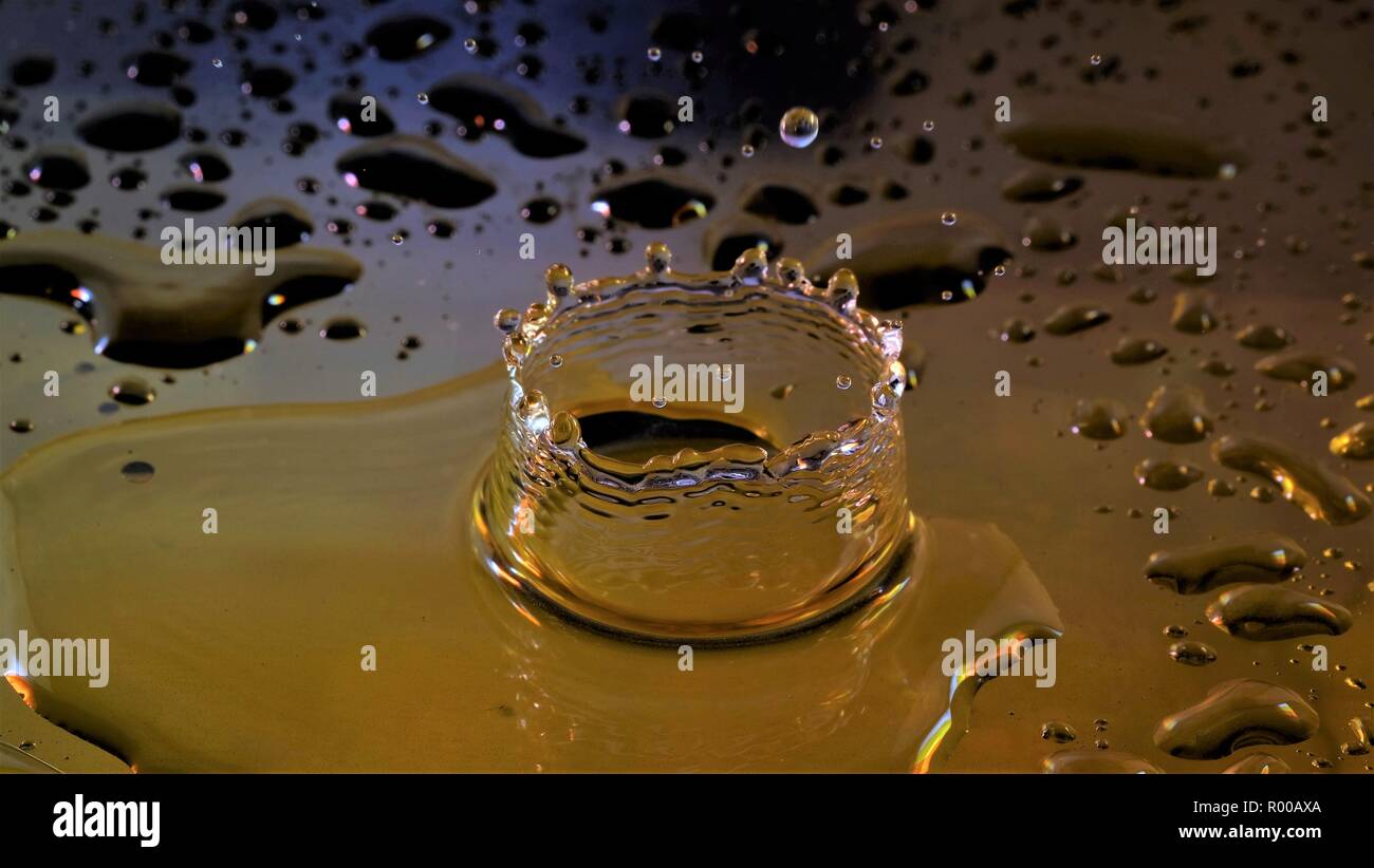 Crown of splashes hi-res stock photography and images - Alamy
