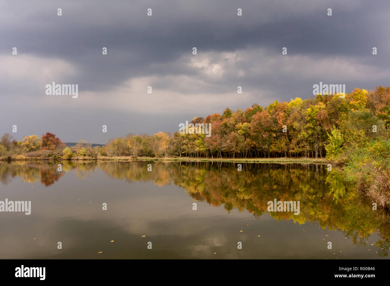 Autumn lake reflections scenery Stock Photo - Alamy