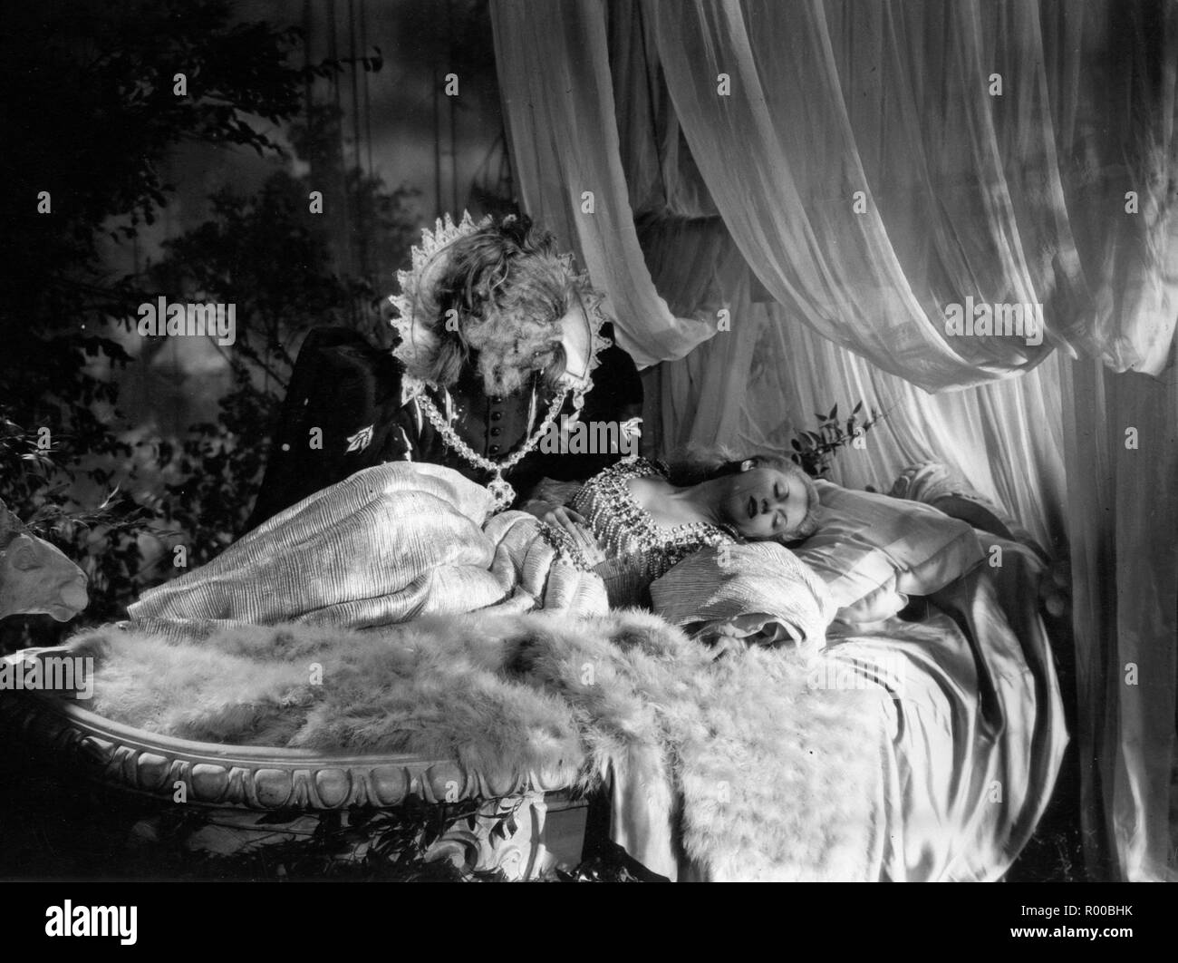 La Belle et la bete Beauty and the beast Year: 1946 France Director ...