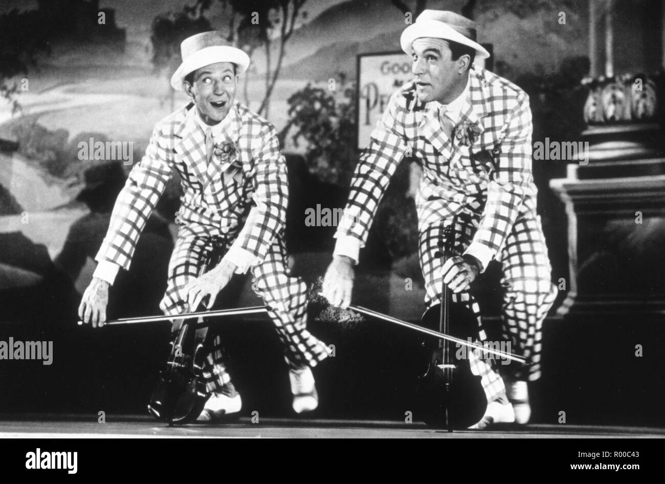 Gene kelly dancing hi-res stock photography and images - Alamy