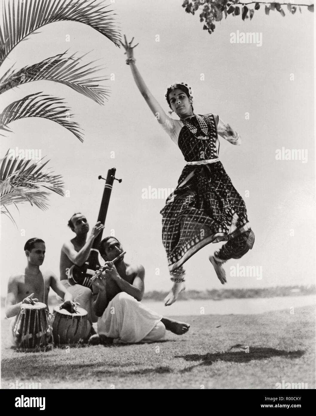 The River Year : 1951 USA / India Director : Jean Renoir Radha Stock ...