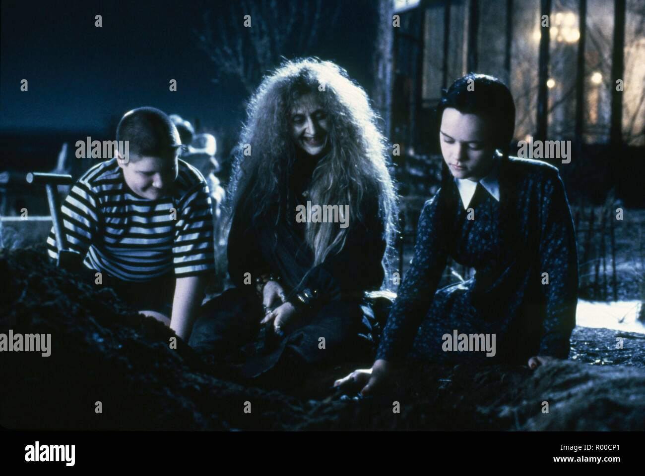 Addams Family Values Year : 1993 USA Director : Barry Sonnenfeld Jimmy ...