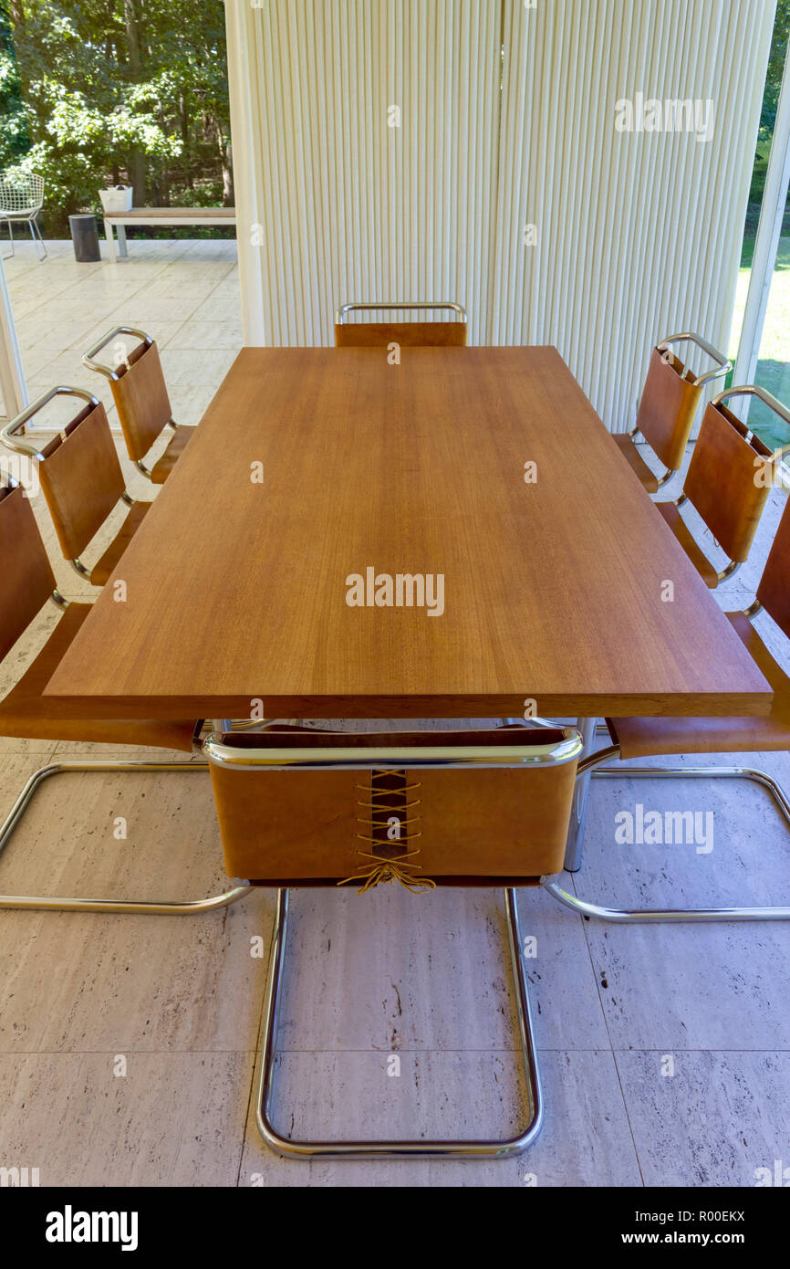 Mies Van Der Rohe Farnsworth House Interior