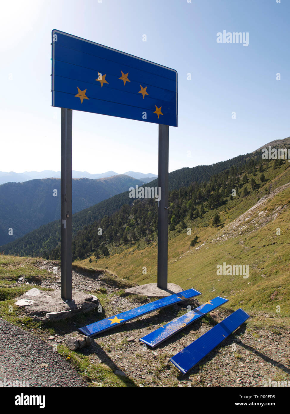 Broken EU sign Stock Photo - Alamy