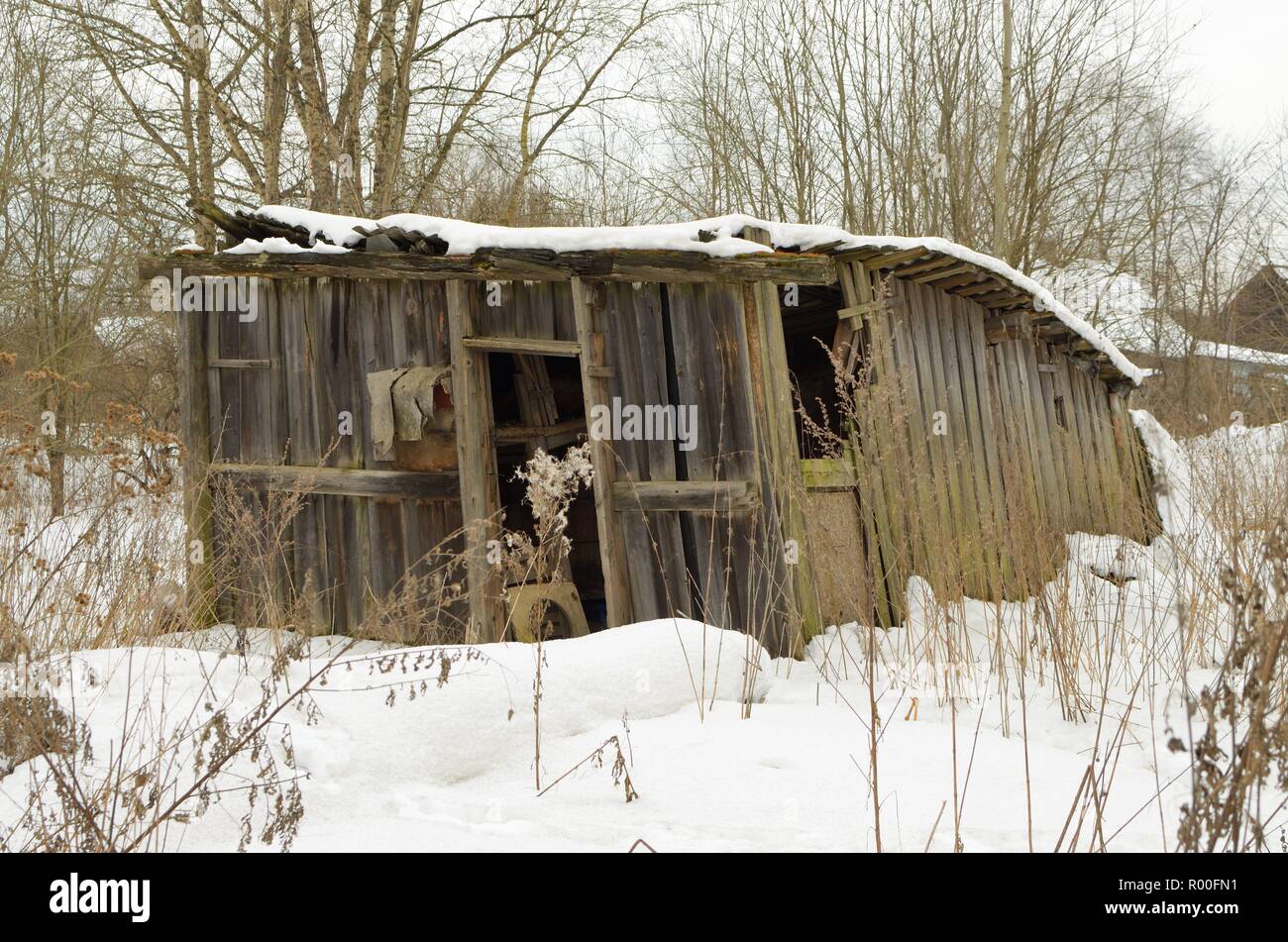 On plot land stands hi-res stock photography and images - Alamy