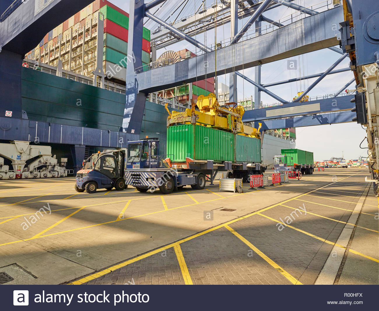 Loading Truck Onto Ship Stock Photos & Loading Truck Onto Ship Stock ...