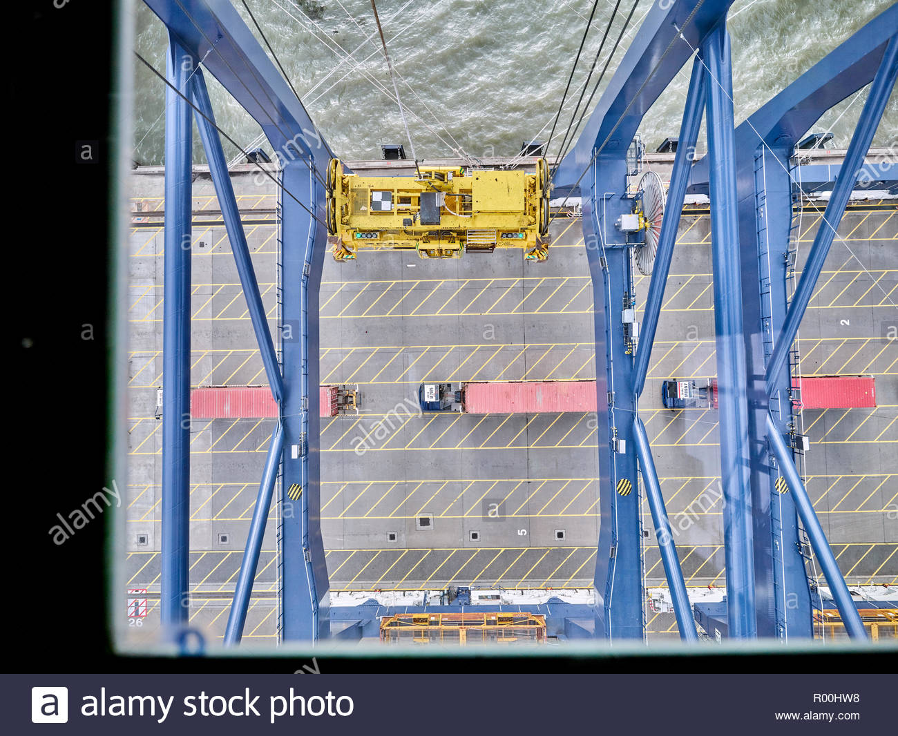 Loading Dock Trucks High Resolution Stock Photography and Images - Alamy