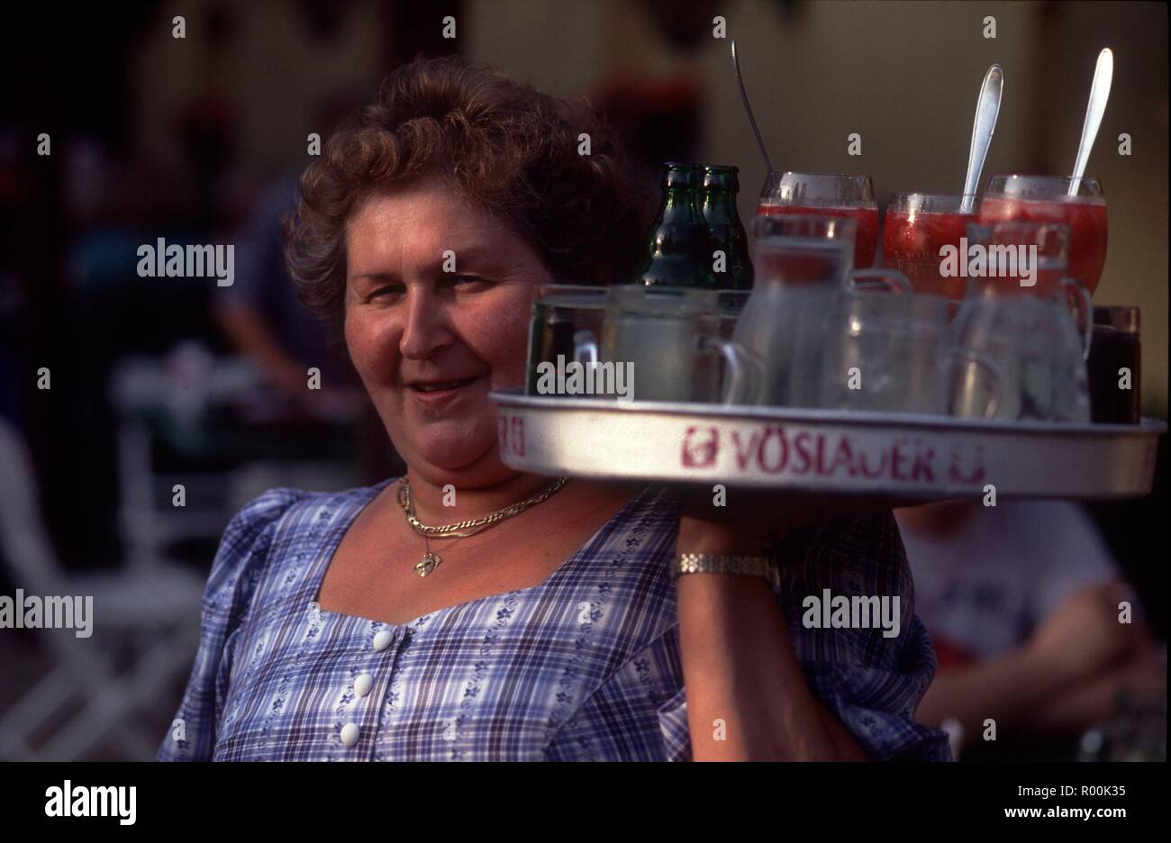 Frau wirtin hi-res stock photography and images - Alamy