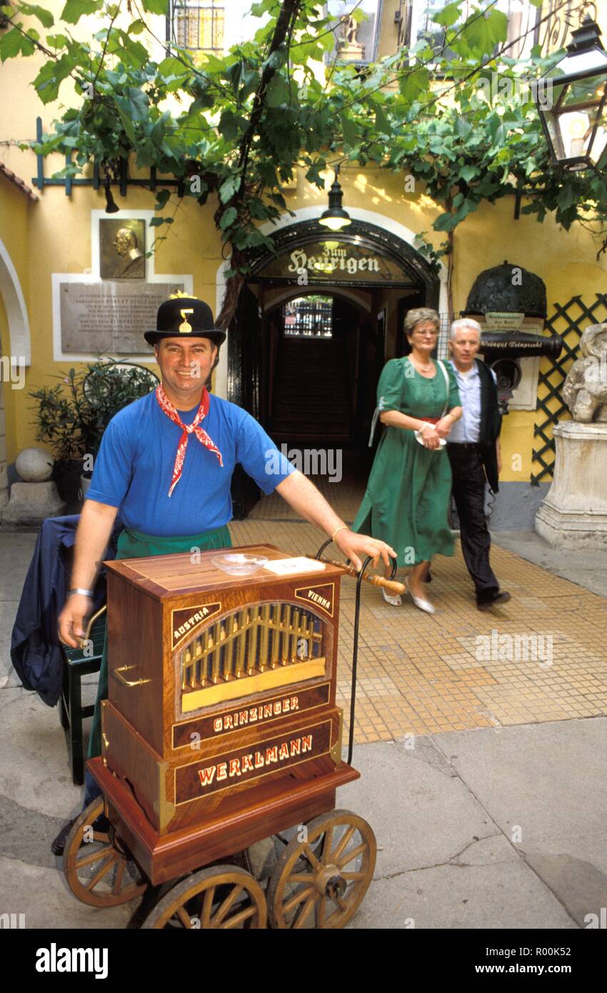 Wien, Heuriger Reinprecht, Grinzing Stock Photo - Alamy