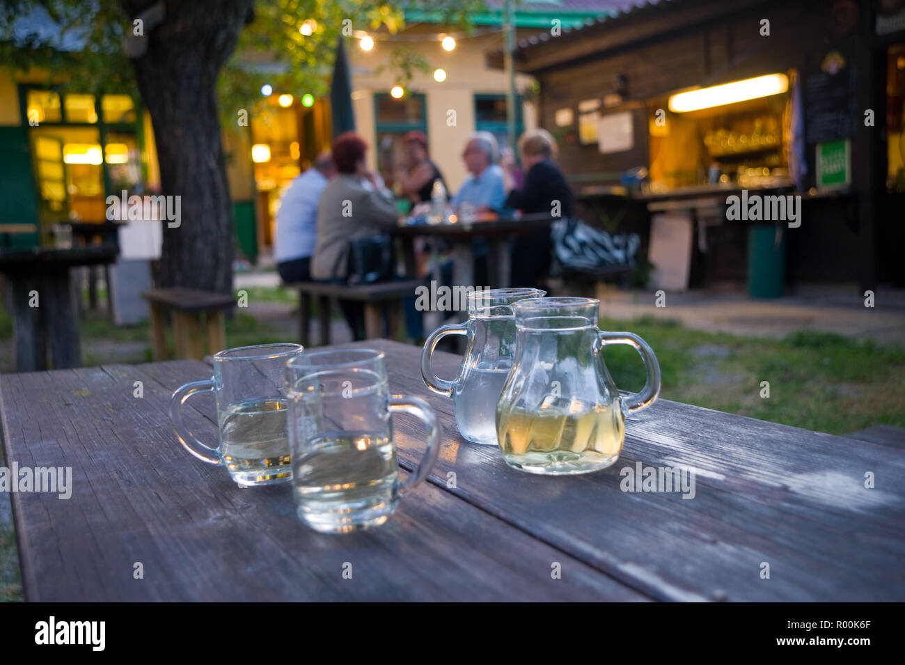 Wien, Heuriger 'zur blauen Nase' Stock Photo - Alamy