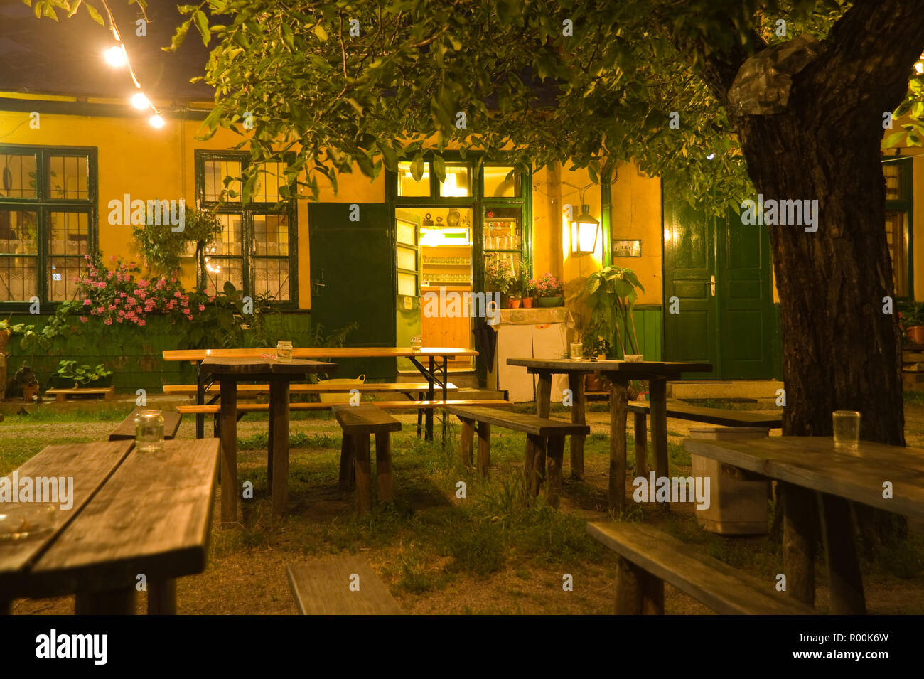 Wien, Heuriger 'zur blauen Nase' Stock Photo - Alamy
