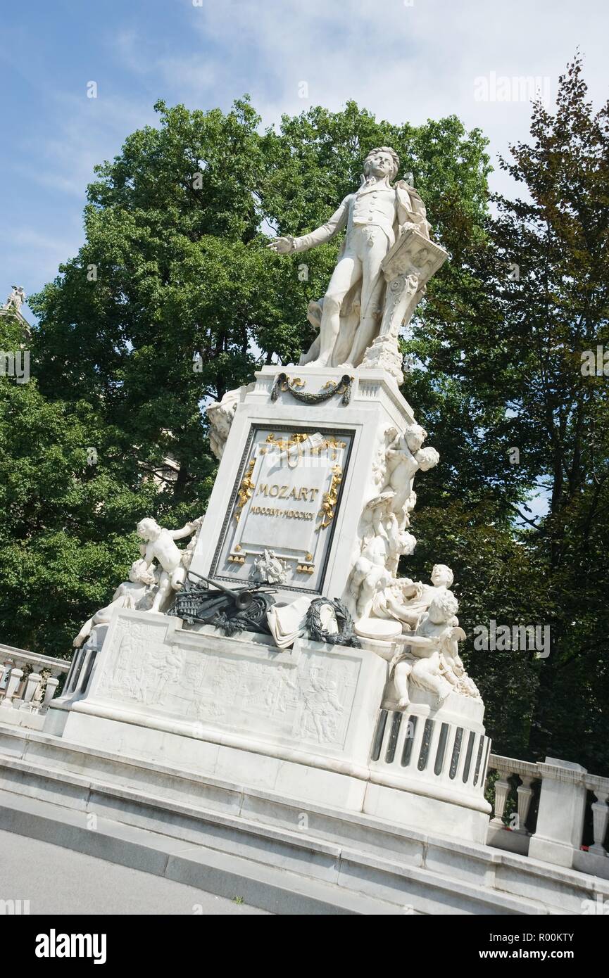 Mozart skulptur stadtpark burggarten hi-res stock photography and ...