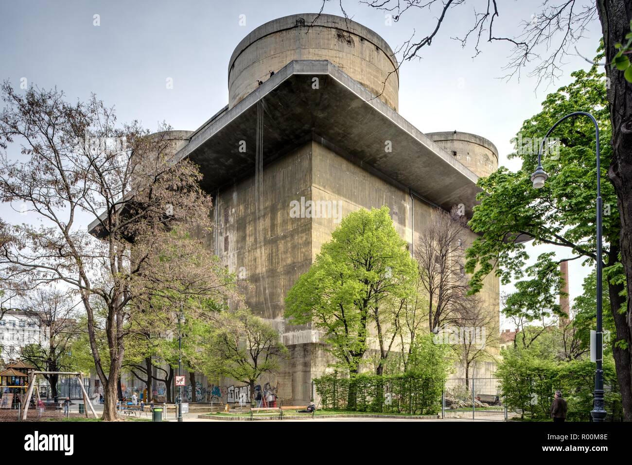 Wien, Flakturm Arenbergpark - Vienna, Flak Tower Stock Photo - Alamy