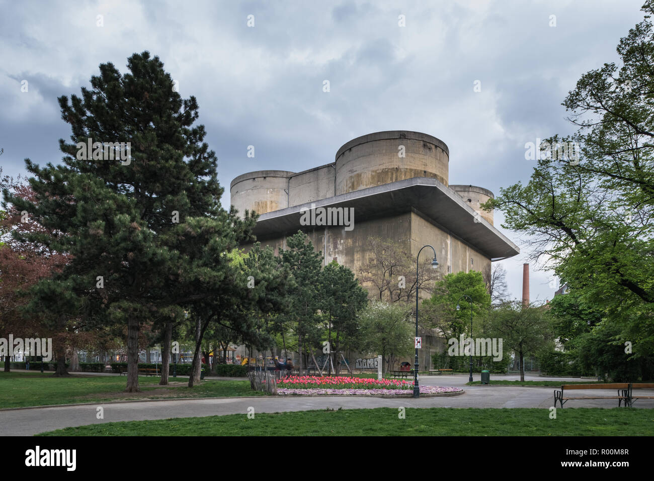 Wien, Flakturm Arenbergpark - Vienna, Flak Tower Stock Photo - Alamy