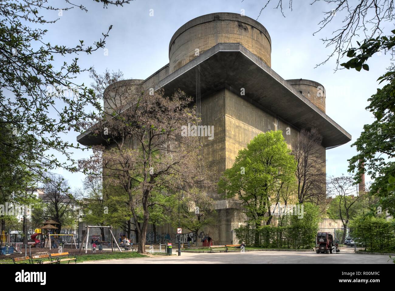 Wien, Flakturm Arenbergpark - Vienna, Flak Tower Stock Photo - Alamy