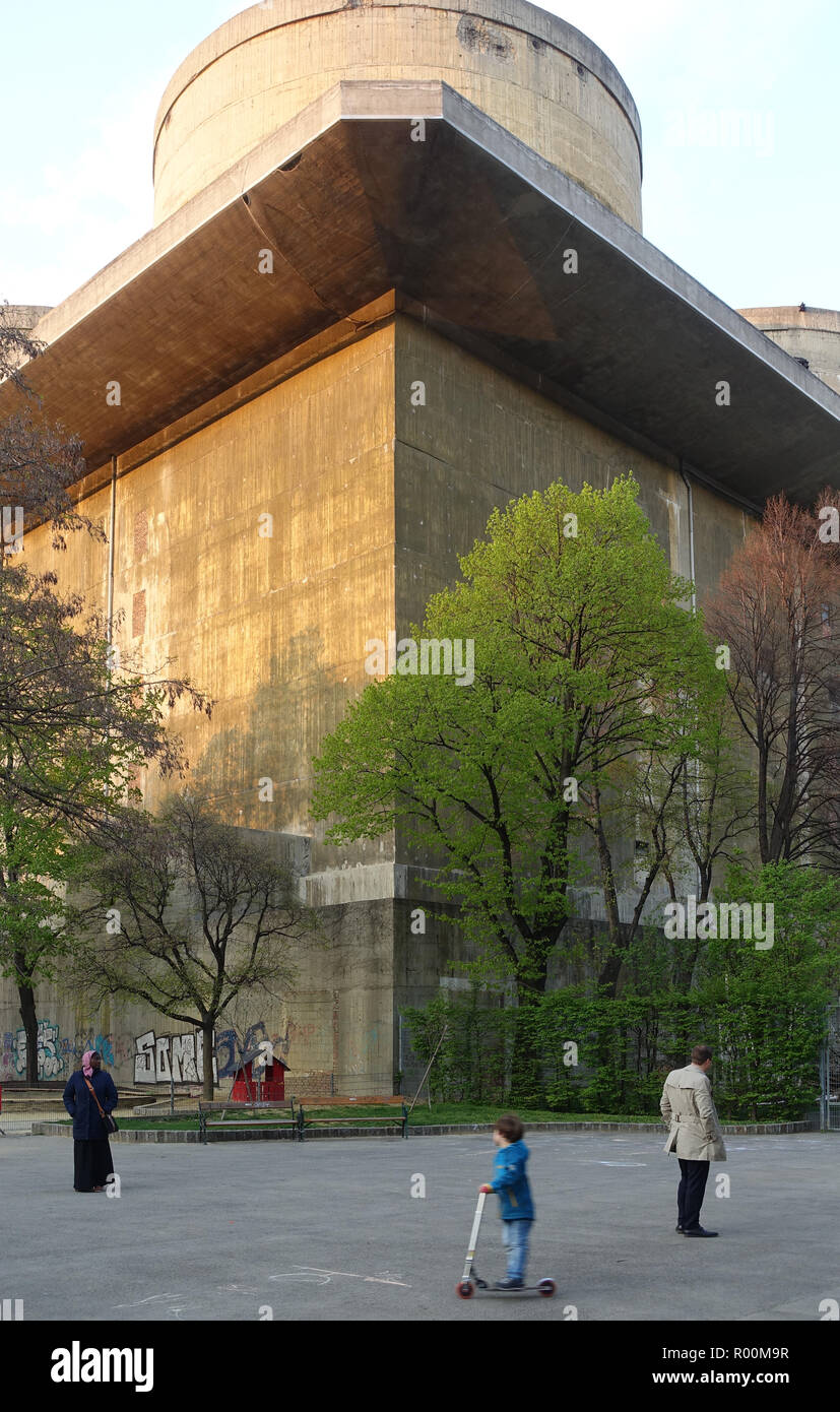Wien, Flakturm Arenbergpark - Vienna, Flak Tower Stock Photo - Alamy