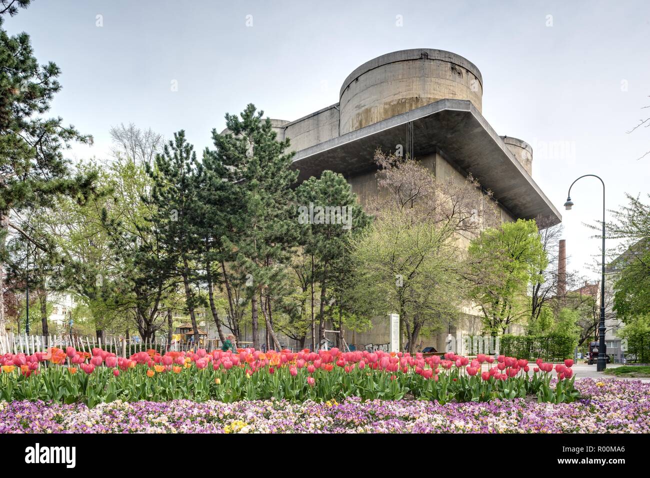 Wien, Flakturm Arenbergpark - Vienna, Flak Tower Stock Photo - Alamy