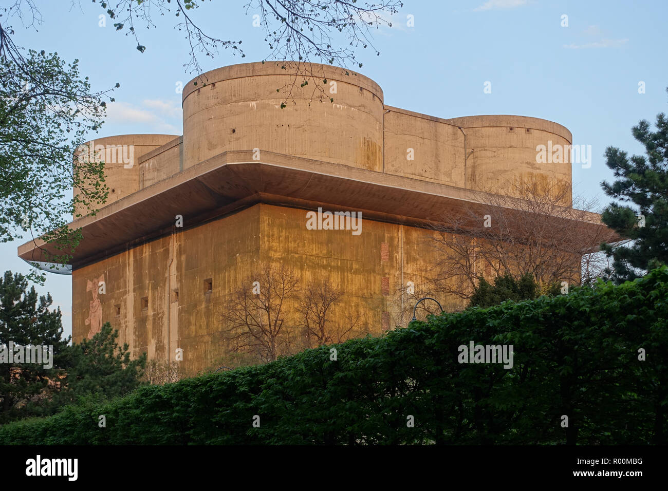 Wien, Flakturm Arenbergpark - Vienna, Flak Tower Stock Photo - Alamy