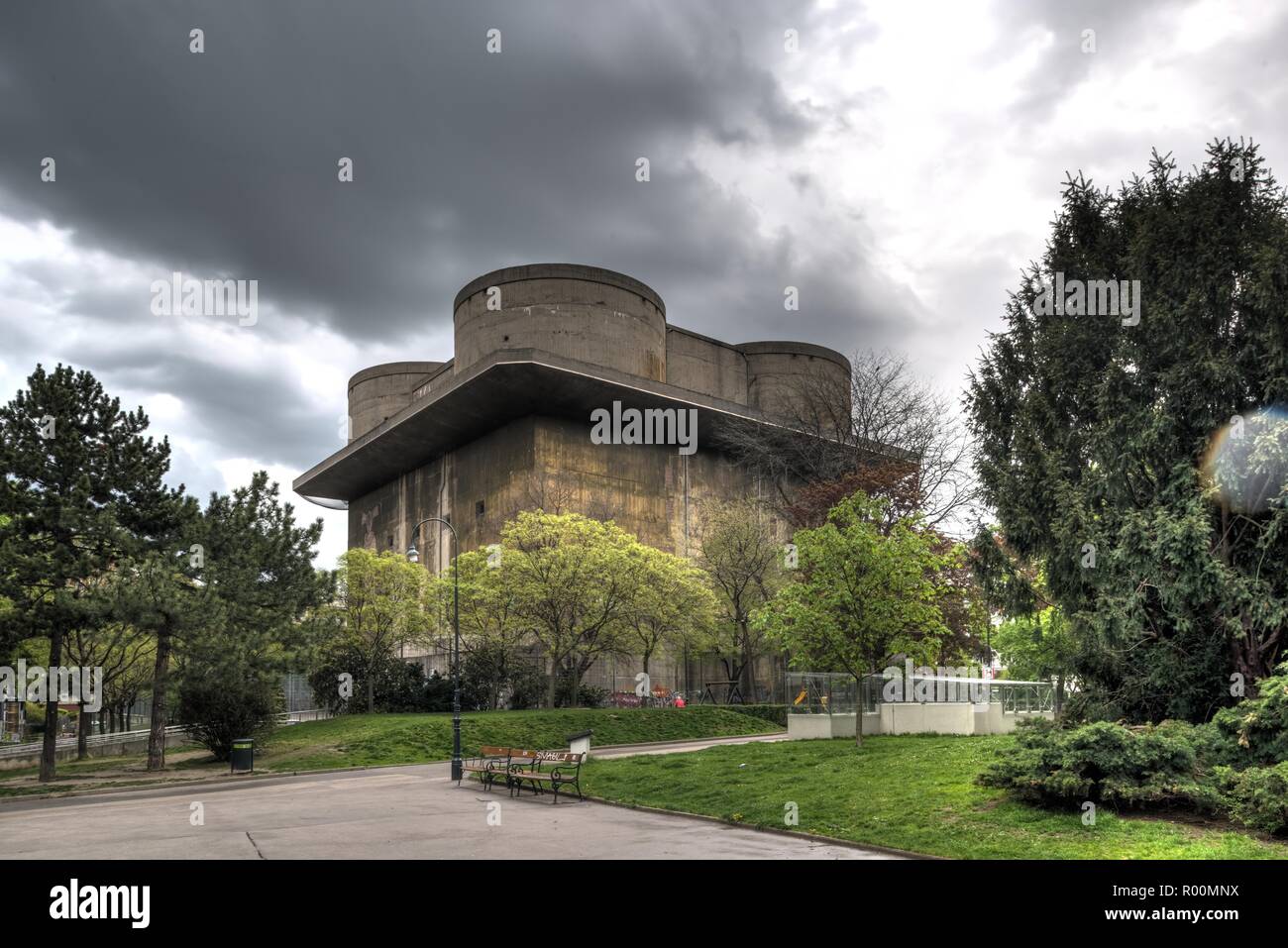 Wien, Flakturm Arenbergpark - Vienna, Flak Tower Stock Photo - Alamy