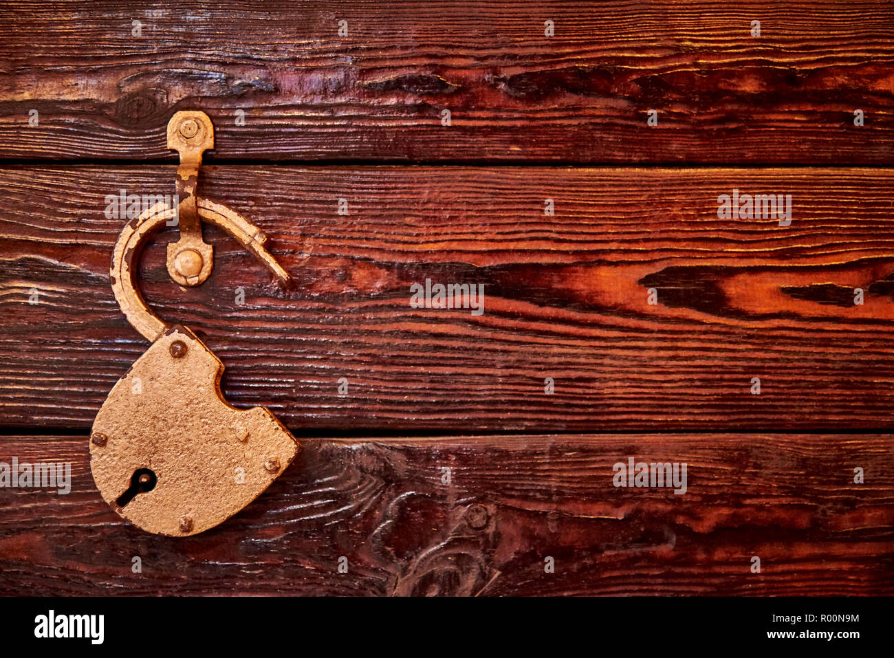 Texture, background, wooden surface with hinged vintage lock Stock ...