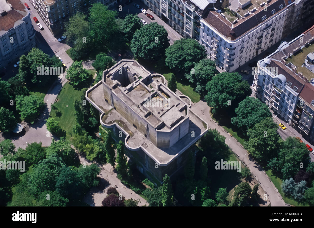 Wien, Flakturm, Feuerleitturm Arenbergpark, Luftbild - Vienna, Flak ...