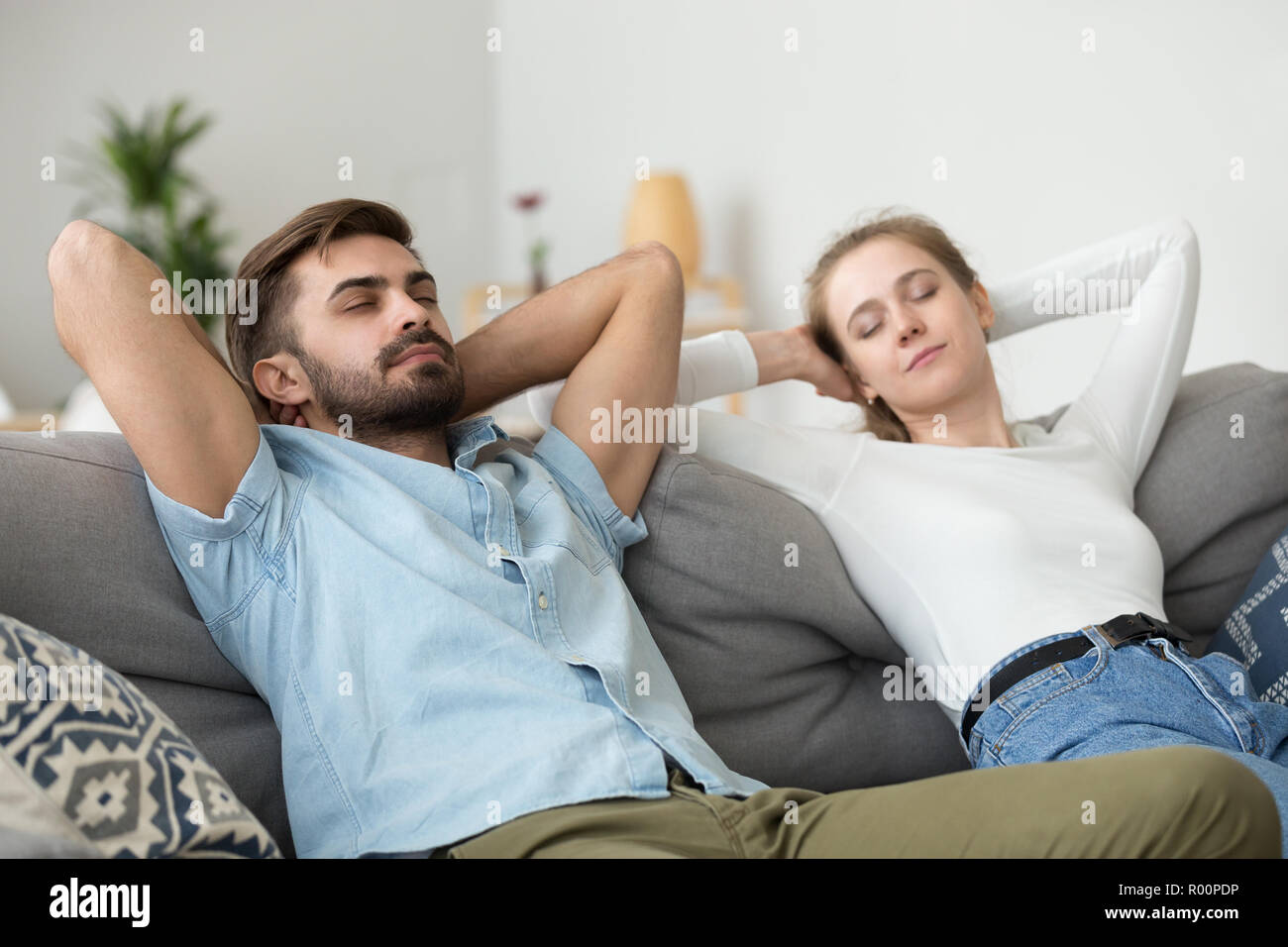Putting heads together hi-res stock photography and images - Alamy