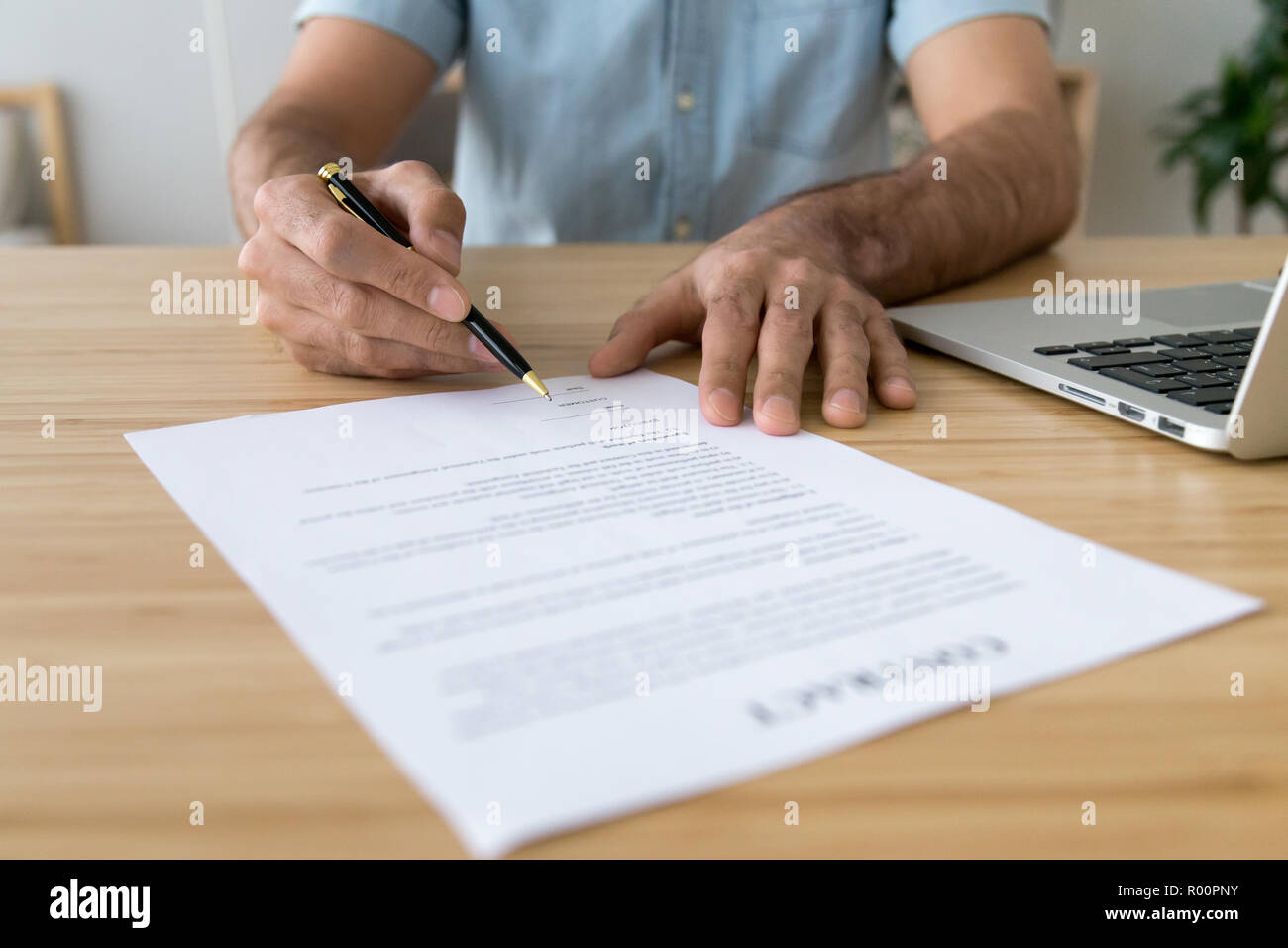 Acceptance contract hi-res stock photography and images - Alamy