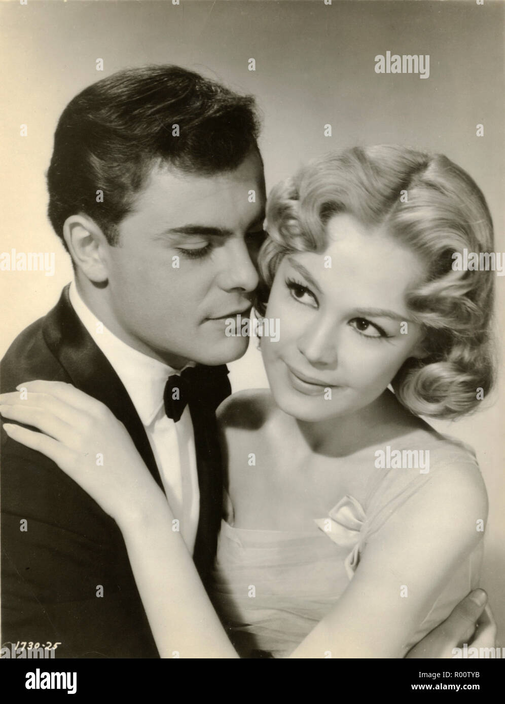 THE RELUCTANT DEBUTANTE (1958) JOHN SAXON SANDRA DEE VINCENTE MINNELLI ...