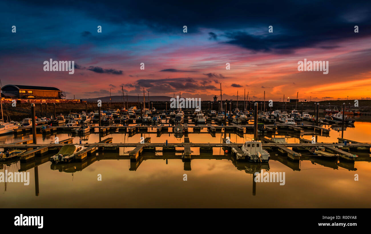 Sunset sky at Burry Port Docks. Boats moored in the water. Llanelli ...
