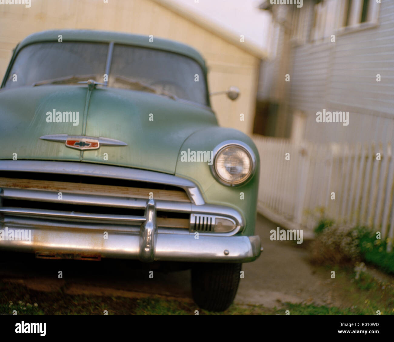 Car driveways hi-res stock photography and images - Alamy