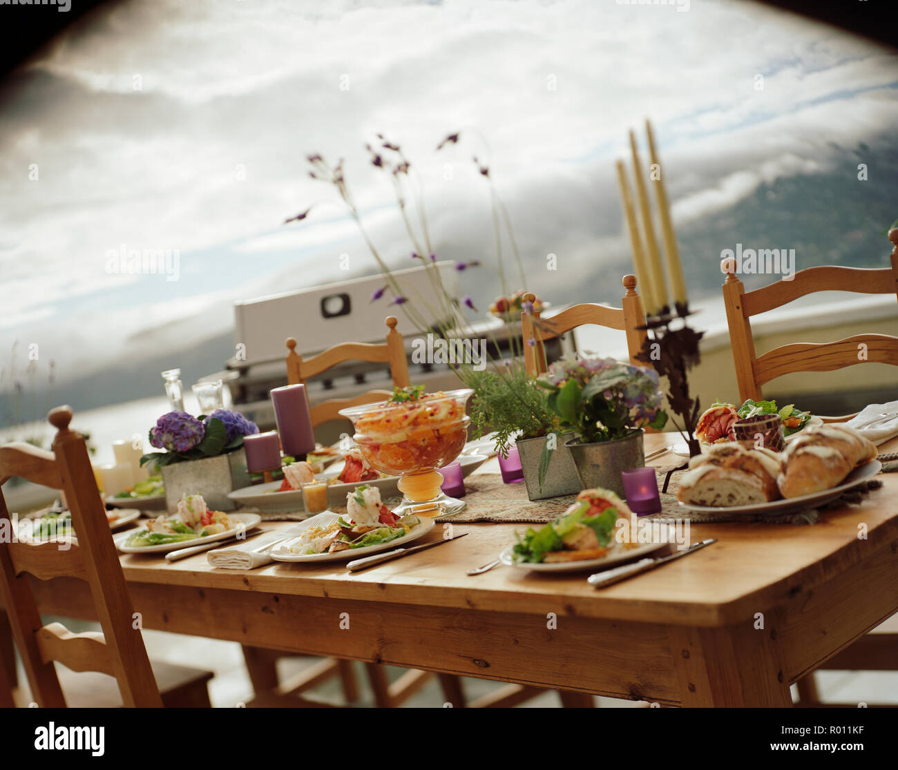 Outdoor dining structures hi-res stock photography and images - Alamy