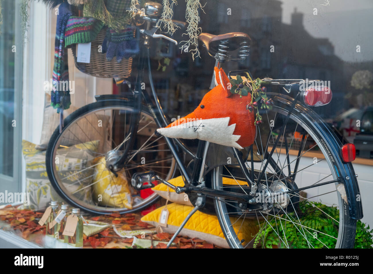 Old fashioned bike hi-res stock photography and images - Alamy