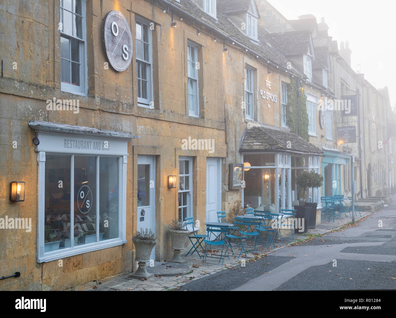 Old coaching inns hi-res stock photography and images - Alamy