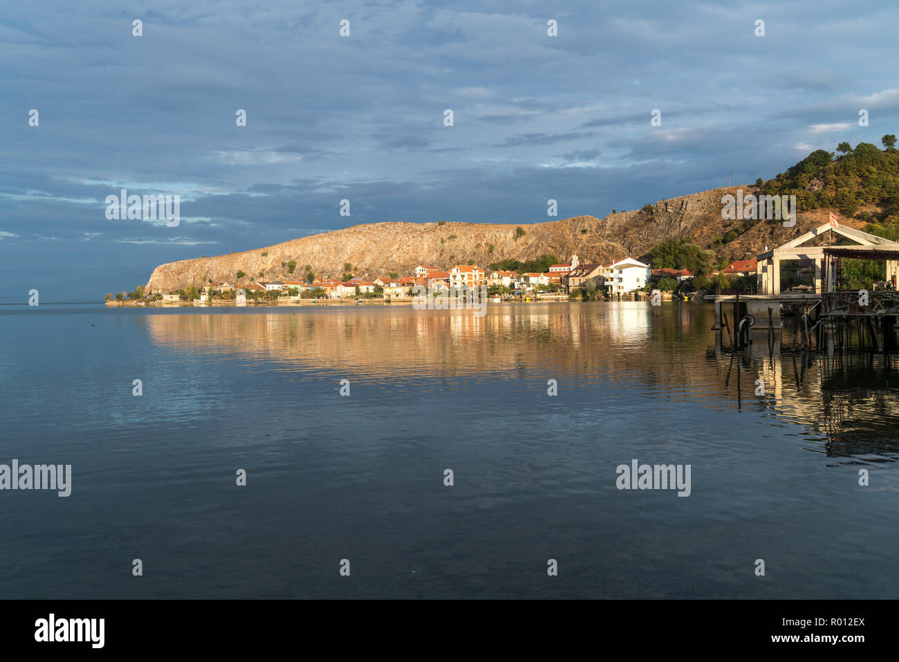 Halbinsel und Ortschaft Lin am Ohridsee, Albanien, Europa | Lin village ...