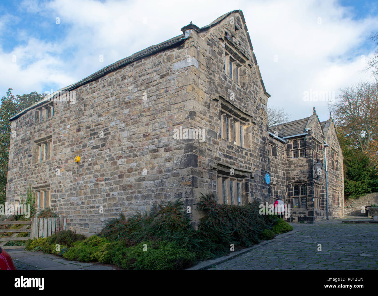 Medieval manor house hi-res stock photography and images - Alamy