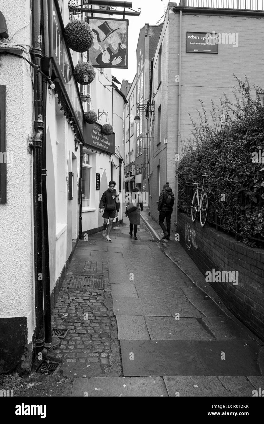 Small alley way between the streets hi-res stock photography and images ...