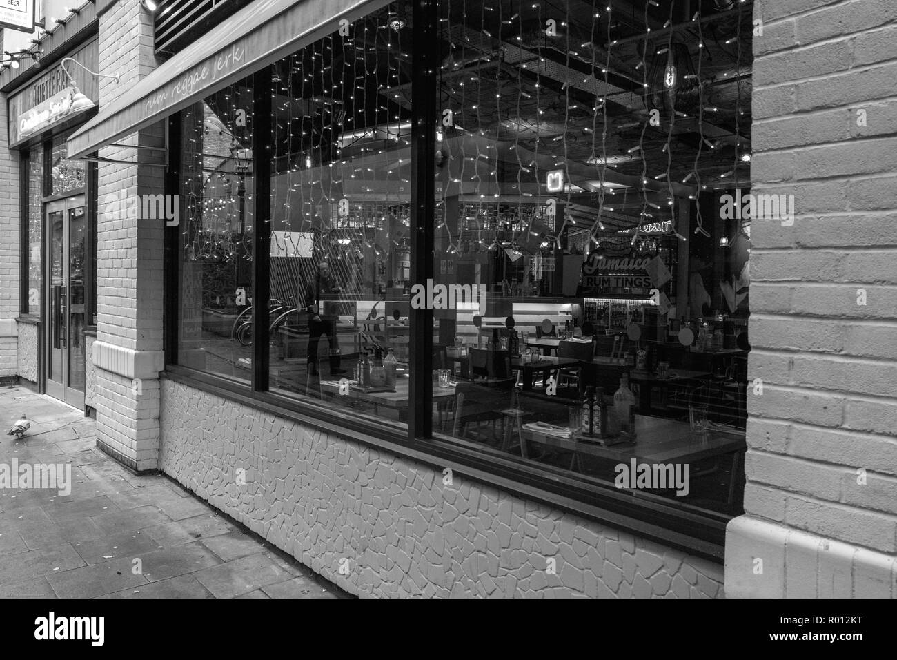 Small alley way between the streets hi-res stock photography and images ...