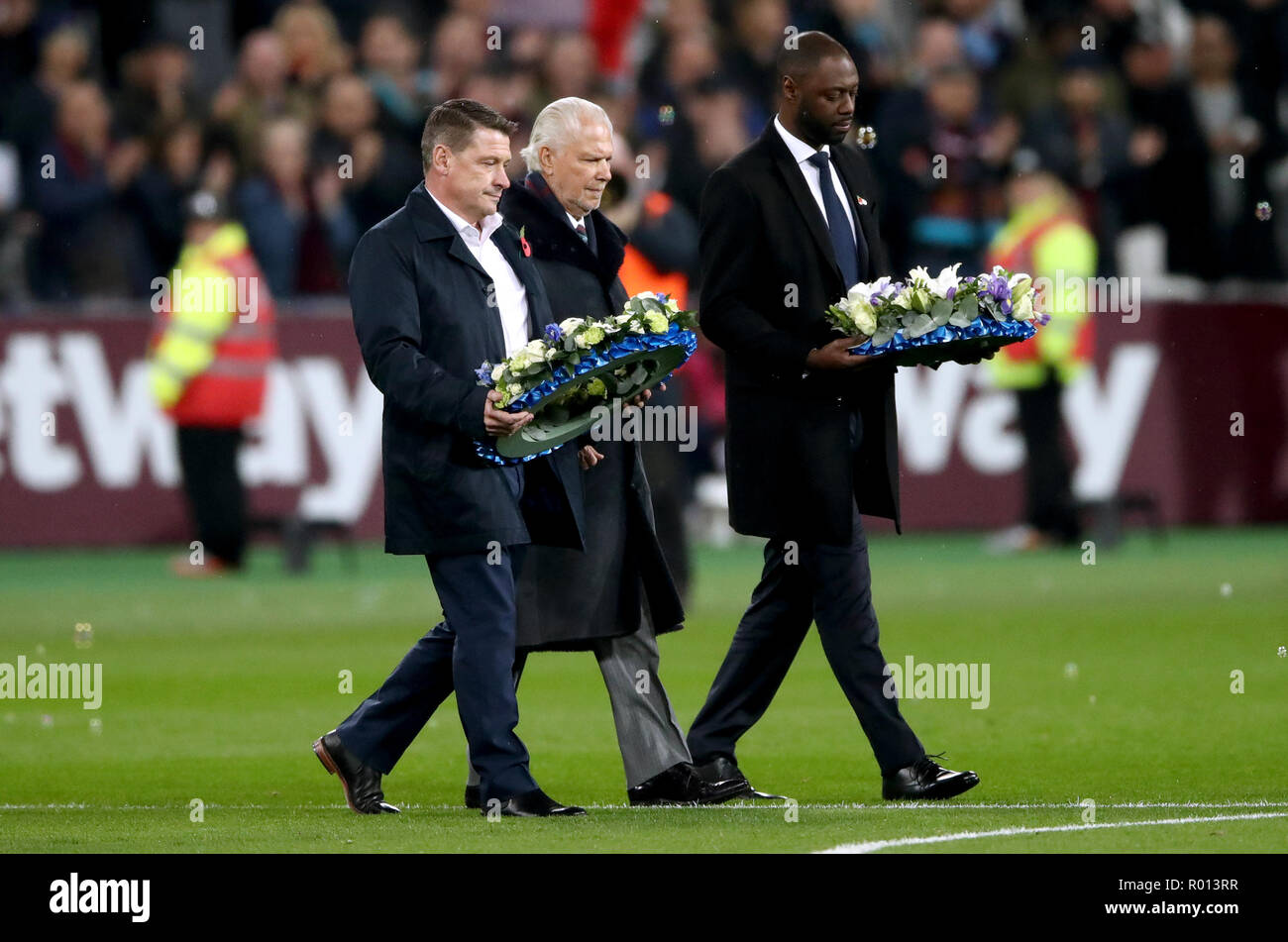 Tony Cottee, David Gold and Ledley King lay wreaths on the pitch in ...