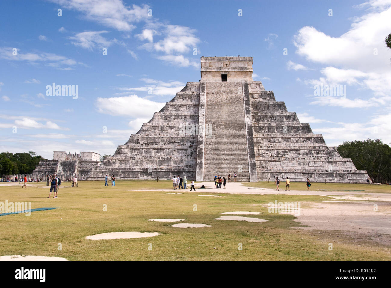 Pyramid of kukulcan castle hi-res stock photography and images - Alamy