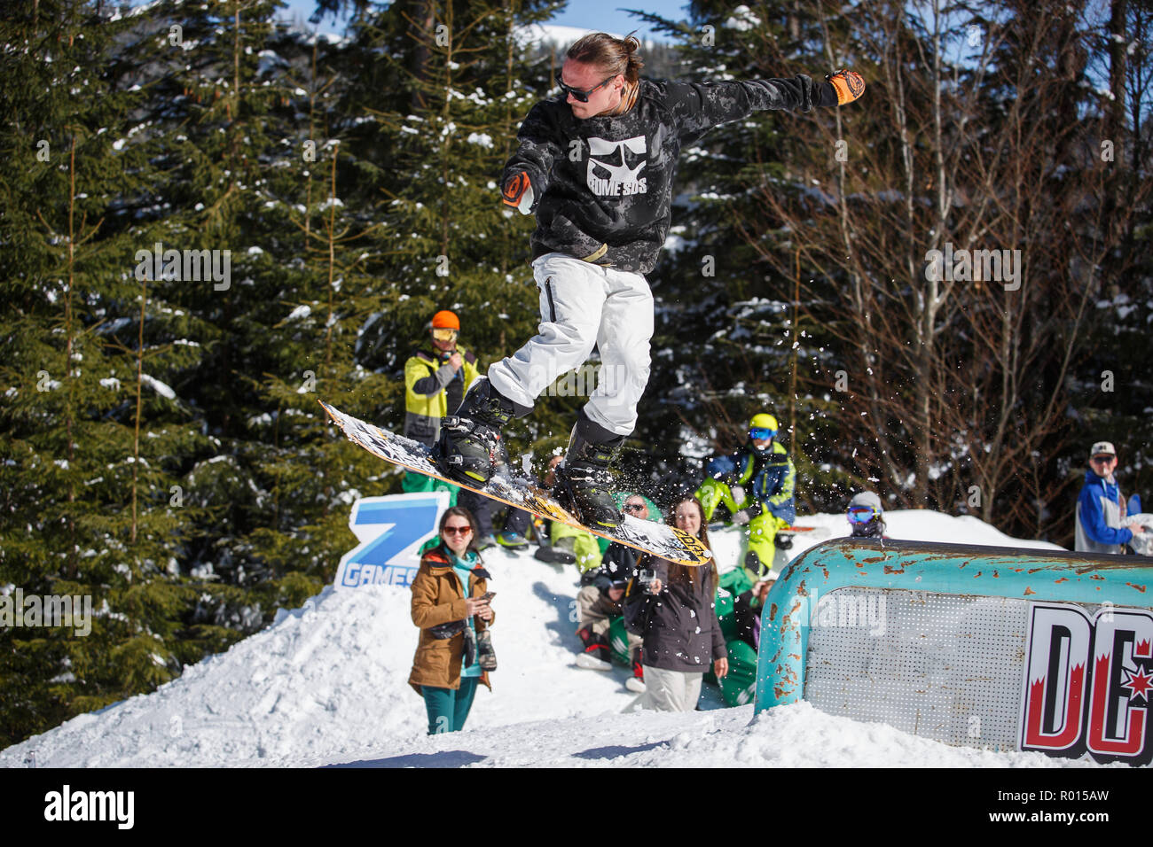 Snowboarder grinding rail hi-res stock photography and images - Alamy