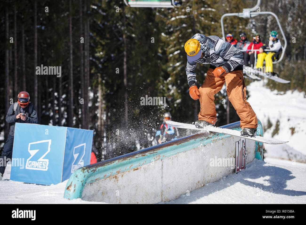 Snowboarder grinding rail hi-res stock photography and images - Alamy